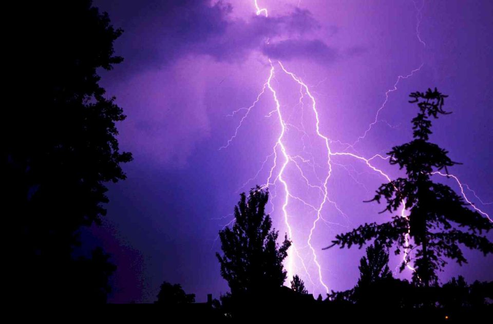 Onstuimige avond verwacht: code geel voor onweer