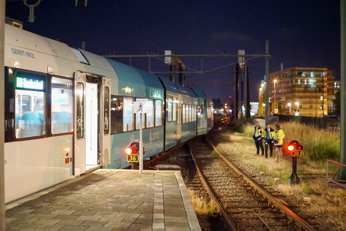 Gerrit Krol-trein ontspoord op Hoofdstation; herstel van spoor duurt ...