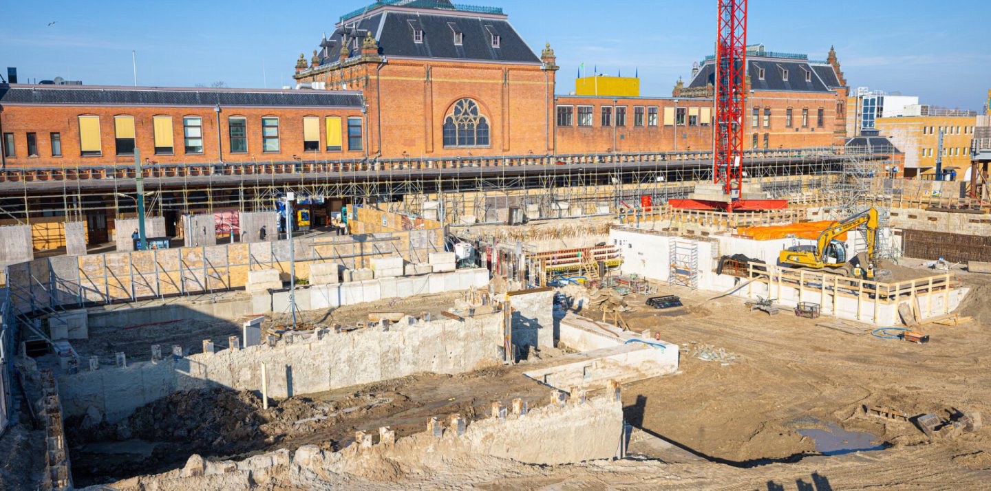Graafwerkzaamheden station Groningen: fiets- en voetgangerstunnel stap ...