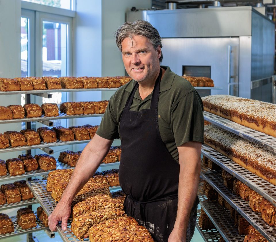 Honderd jaar Knol’s Koek: “Na die laatste brand besloot ik: ik ga die honderd jaar vol maken”