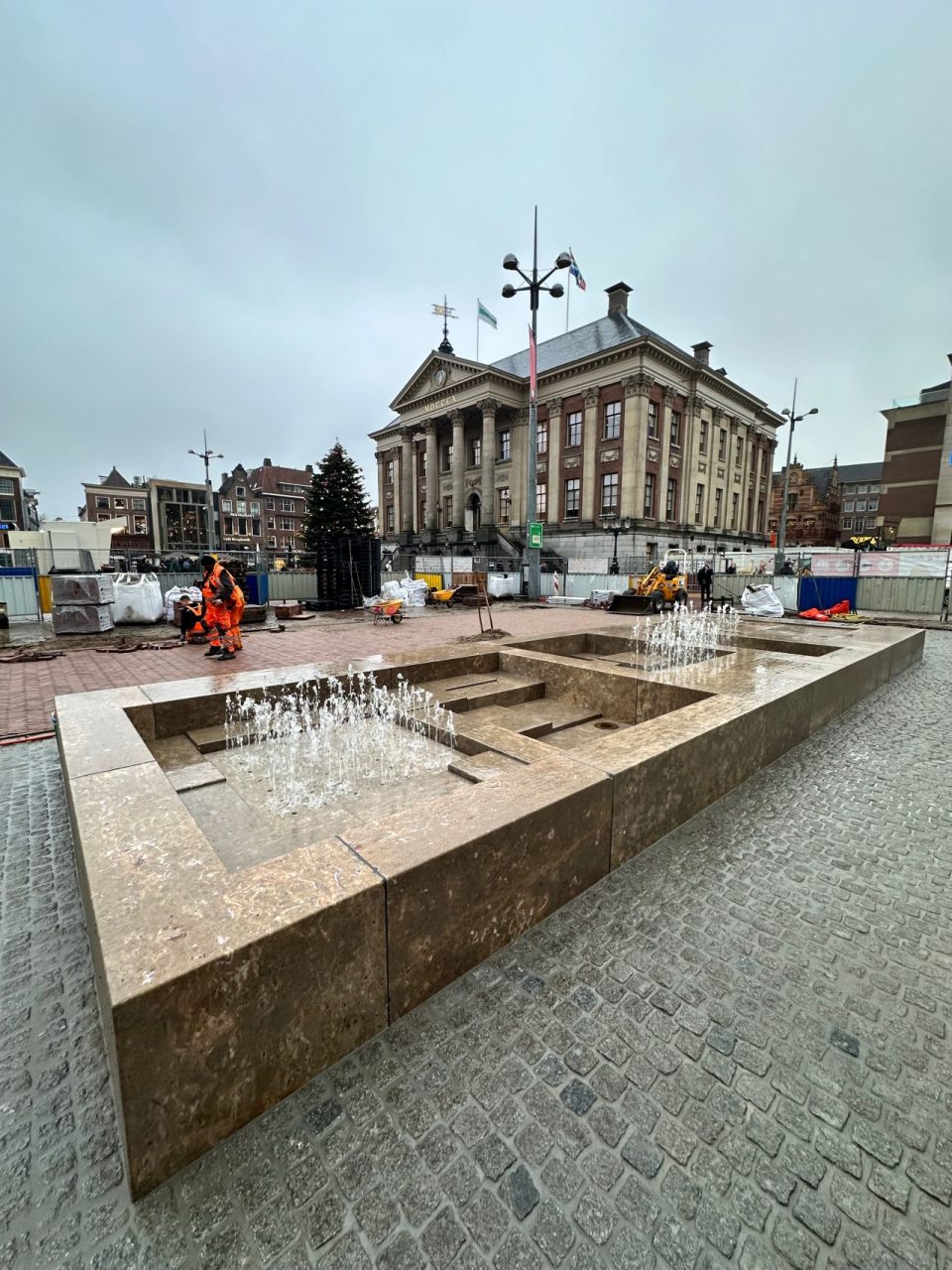 Fontein Groningen getest: water klaterde op Grote Markt